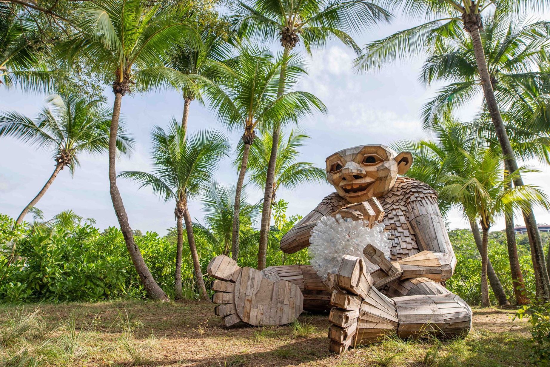 Explorers of Sentosa by Thomas Dambo