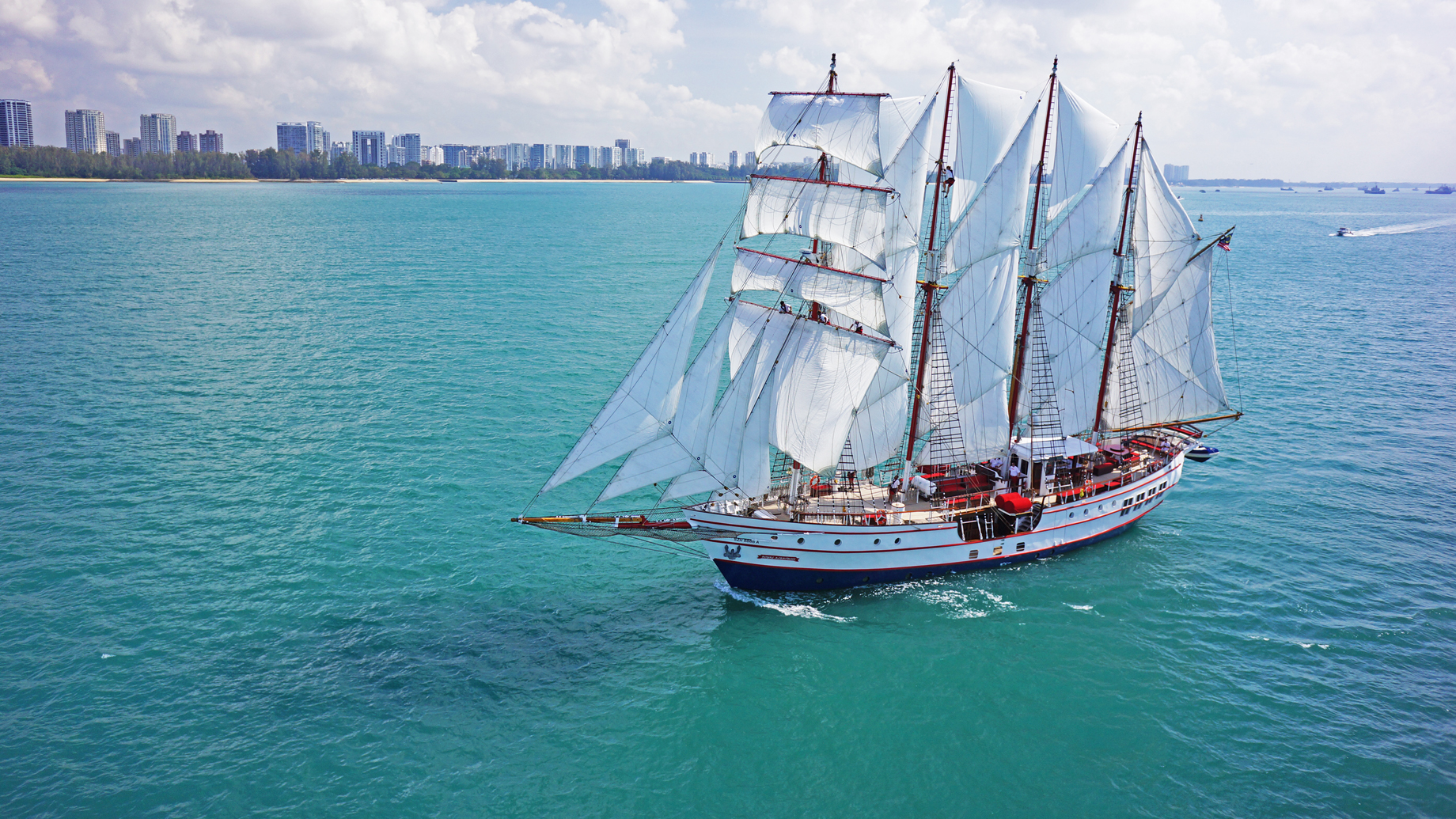 Royal Albatross Singapore | Book Dining Cruise in Singapore