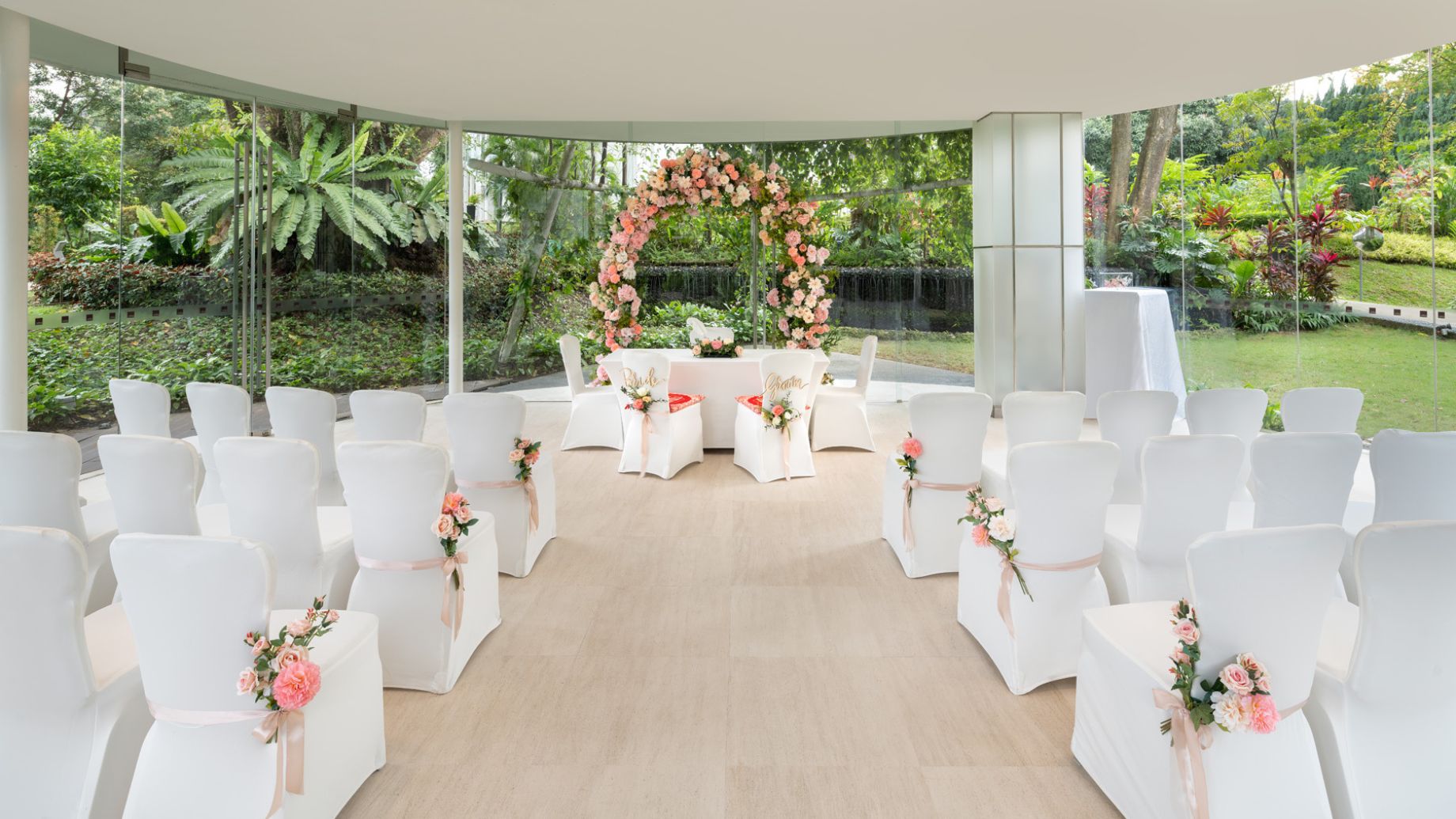 Amara Sanctuary Sentosa: Business & Relaxation