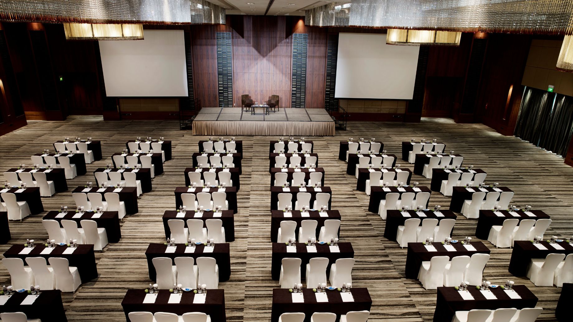 Amara Sanctuary Sentosa: Business & Relaxation